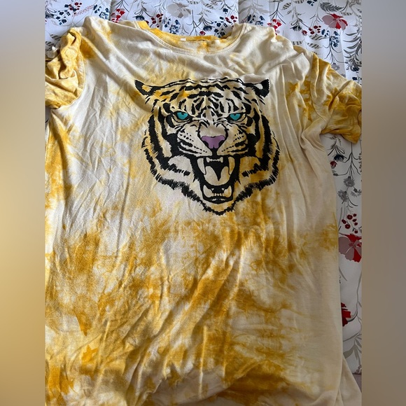 Tops | Tiger Tshirt | Poshmark